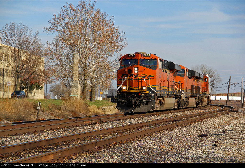 BNSF 7242 Leads another z train WB into Town.